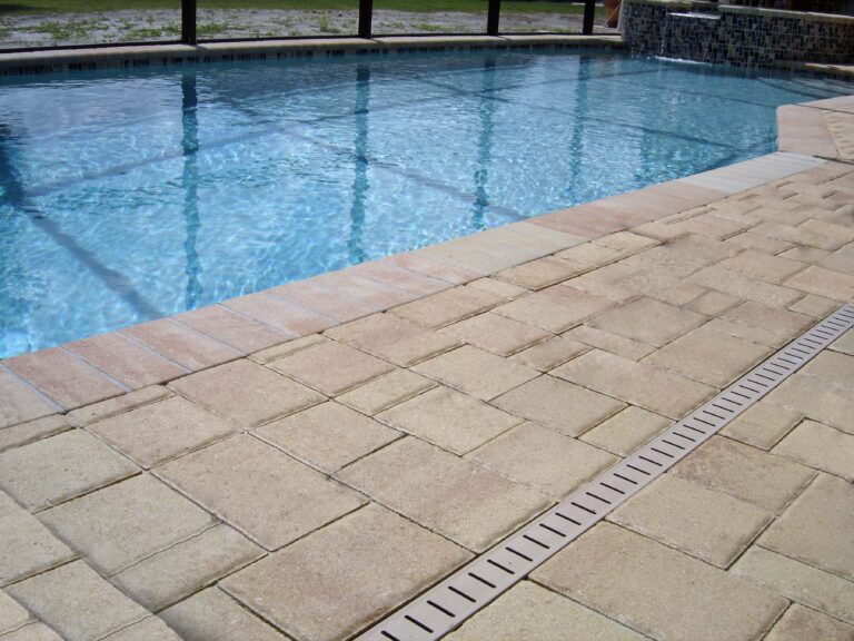 DECK DRAIN THE RAIN AWAY - Cardinal Pools